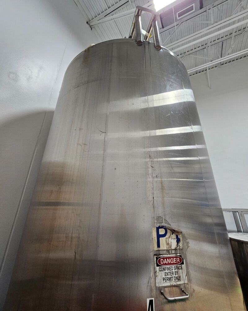 6,000 Gallon Cherry-Burrell Stainless Steel Mixing/Storage Tank w/3HP ...
