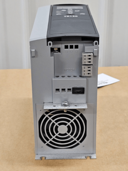 Trane TR-150 134H4928 VFD w/Keypad, 7.5 HP, 5.5kW, 380-480V AC Input, 3 ...